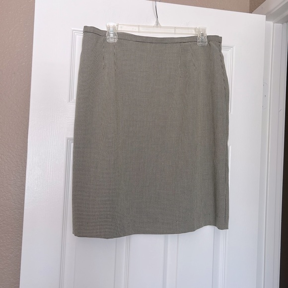 Hillard & Hanson | Skirts | Hilliard Hanson Beige Brown Skirtsize 6 ...